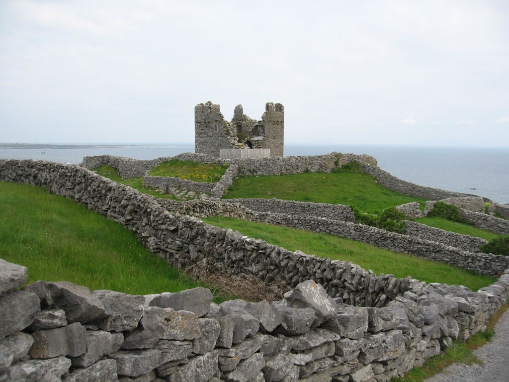 Inis Oírr Ruins. Discover the tradition, culture and heritage of ...